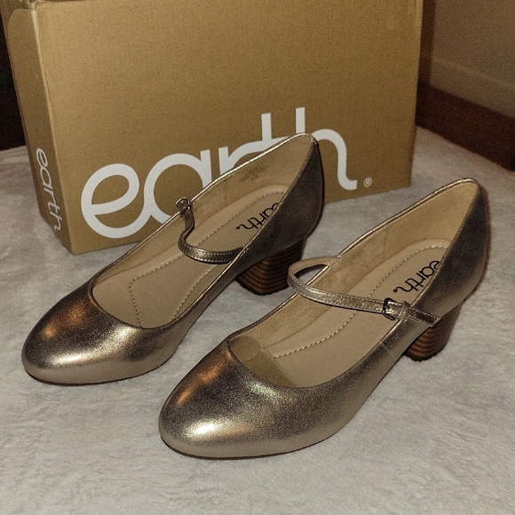 Earth | Shoes | Earth Womens Shimmering Bronze Mary Jane Heels | Poshmark